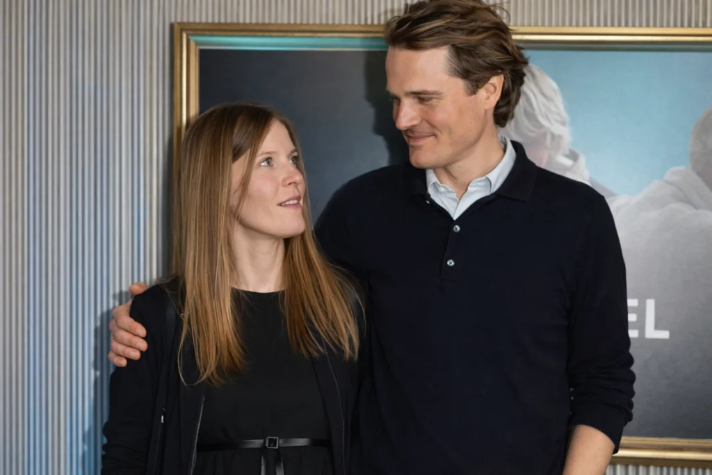 Fabian Hinrichs Ehefrau: Name, Kinder, Potsdam-Leben – Tatort-Star ...